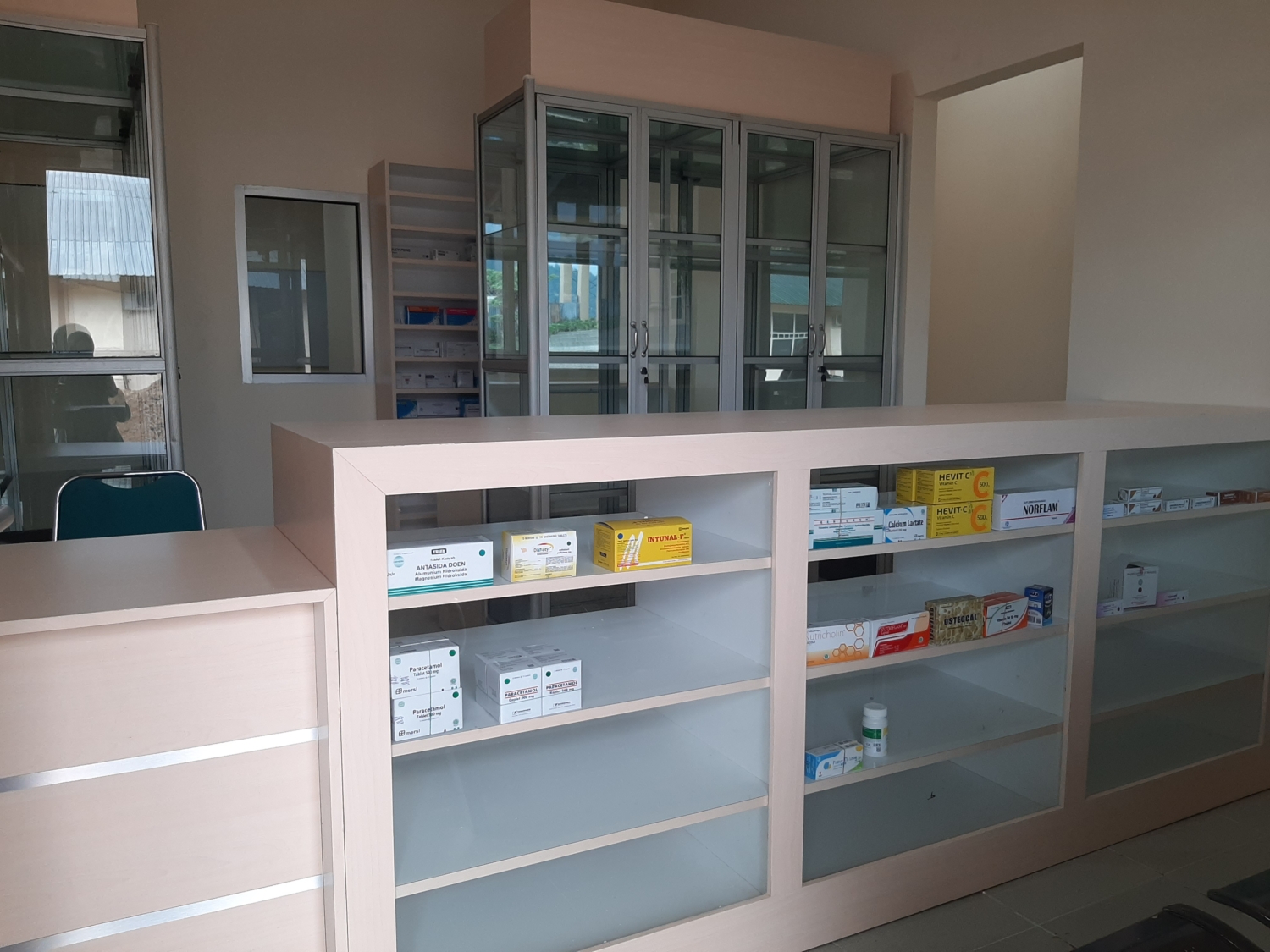 Apotek Simulasi dan Laboratorium IV Admixture – Prodi S1 Farmasi Klinis